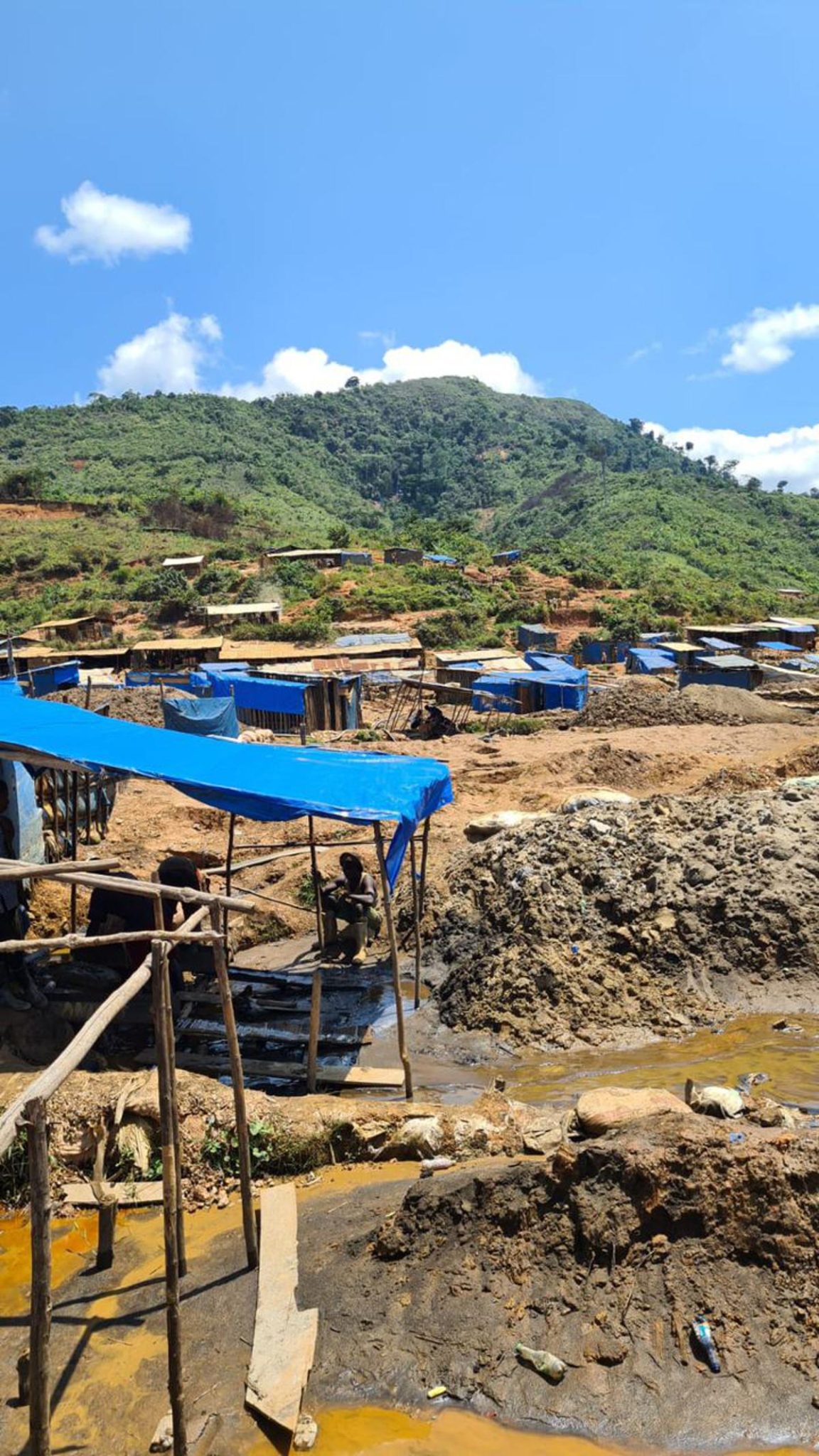 Hundreds of Young People killed by a landslide in a Mining Sector in ...